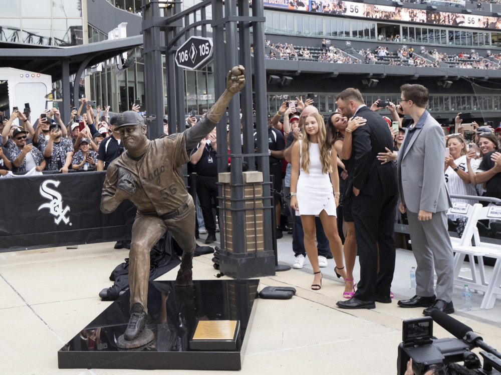 Behind the scenes of building the White Sox statue honoring Mark ...