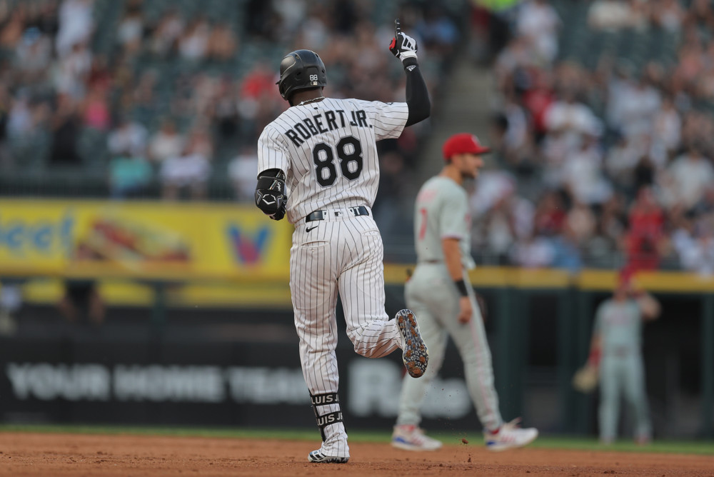 Luis Robert Jr. has Grade 2 hamstring strain, possibly ending his 2025 ...